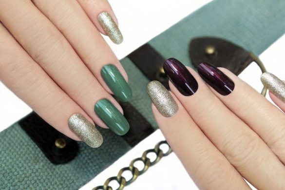Here Are the 14 Shiniest Chrome Nail Polish Colors - Maby Blog